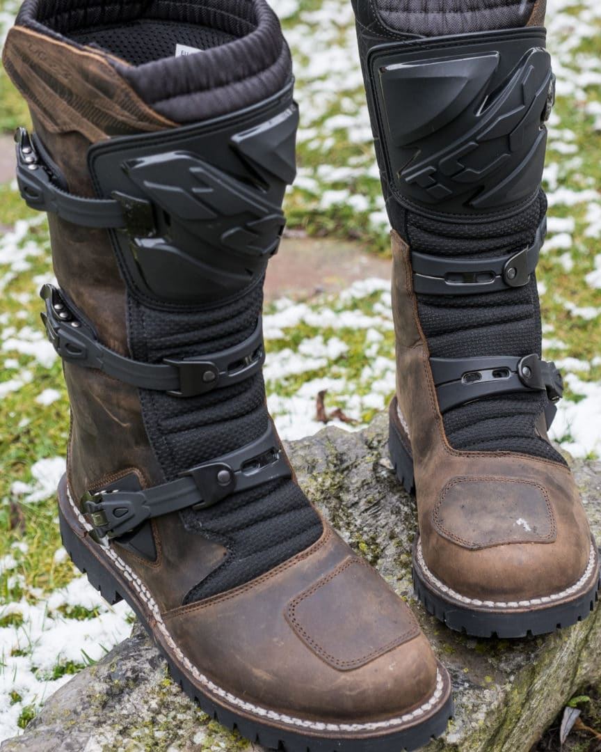 Présentation des bottes moto TCX Drifter Waterproof – Motard Adventure