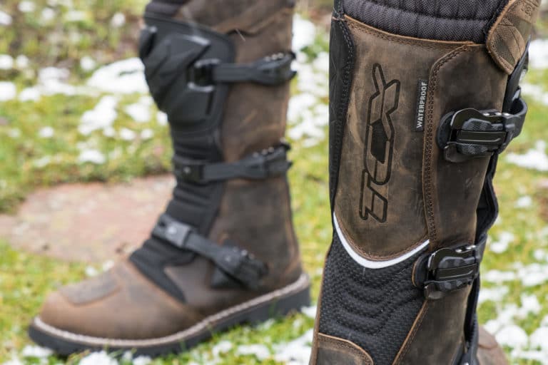Présentation des bottes moto TCX Drifter Waterproof – Motard Adventure