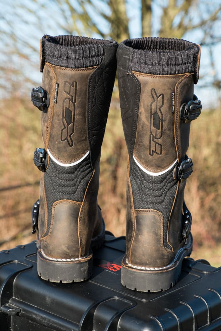 Test des bottes TCX Drifter Waterproof, l’Adventure chic – Motard Adventure