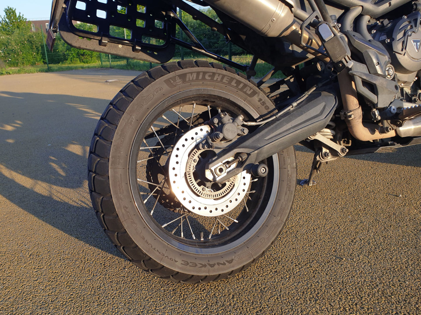 Test des pneus Michelin Anakee Adventure : le meilleur pneu 20% offroad ...