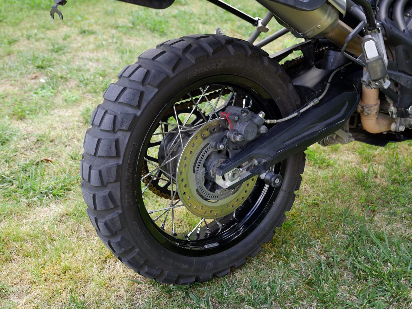 Test des pneus Bridgestone AX41 : bien plus que des pneus 60% offroad ...