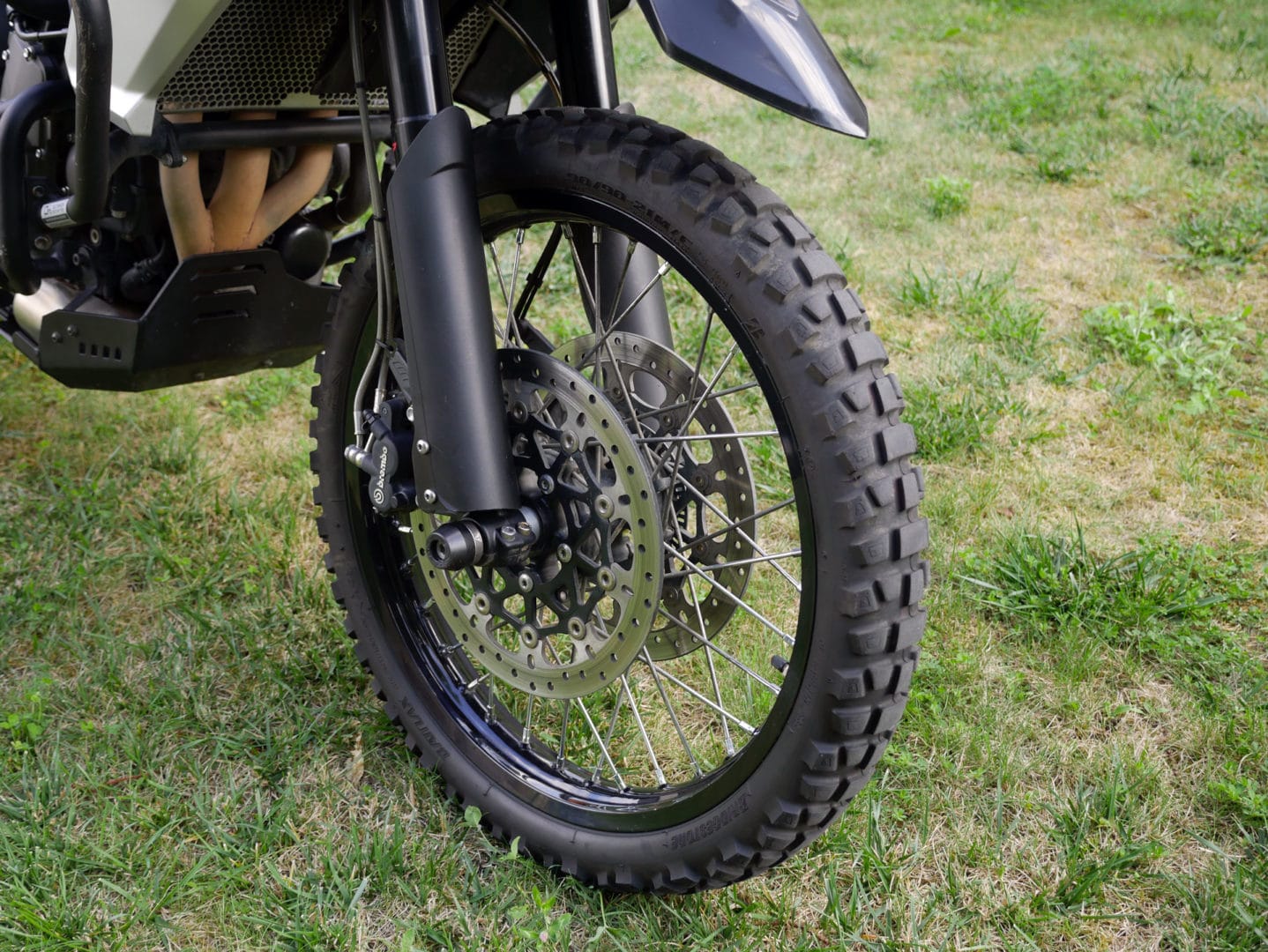 Test des pneus Bridgestone AX41 : bien plus que des pneus 60% offroad ...