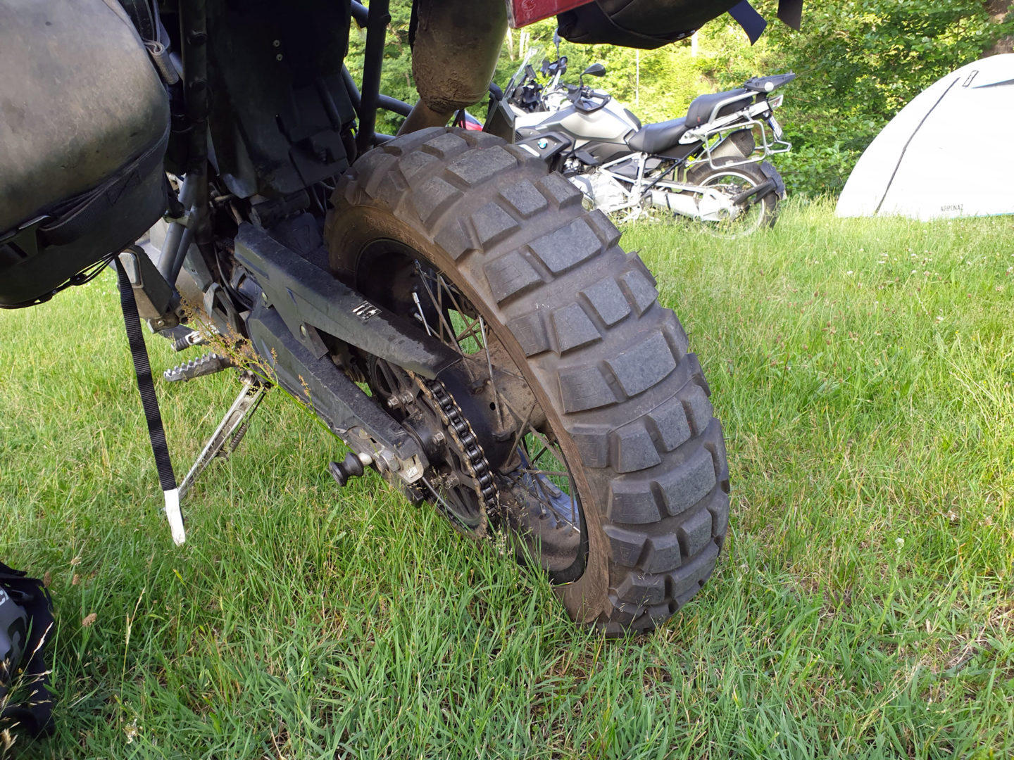 Test des pneus Bridgestone AX41 : bien plus que des pneus 60% offroad ...