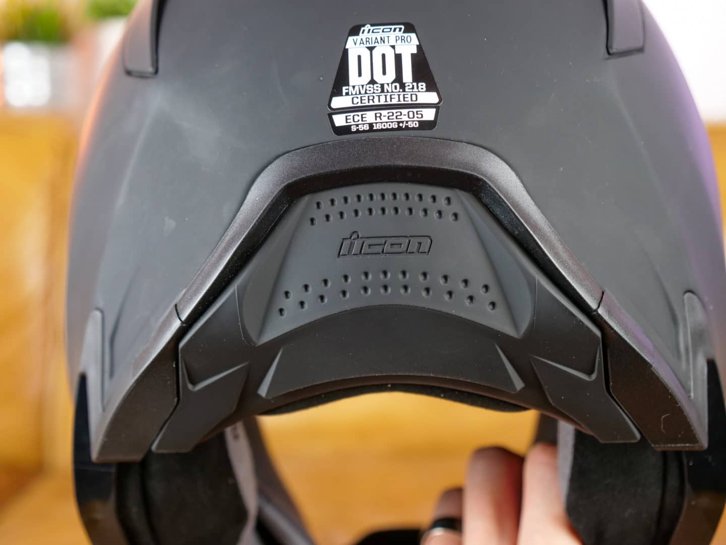 Test du casque Icon Variant Pro : le style pour les aventures estivales ...