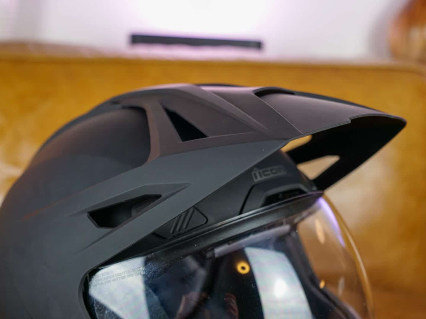 Test du casque Icon Variant Pro : le style pour les aventures estivales ...