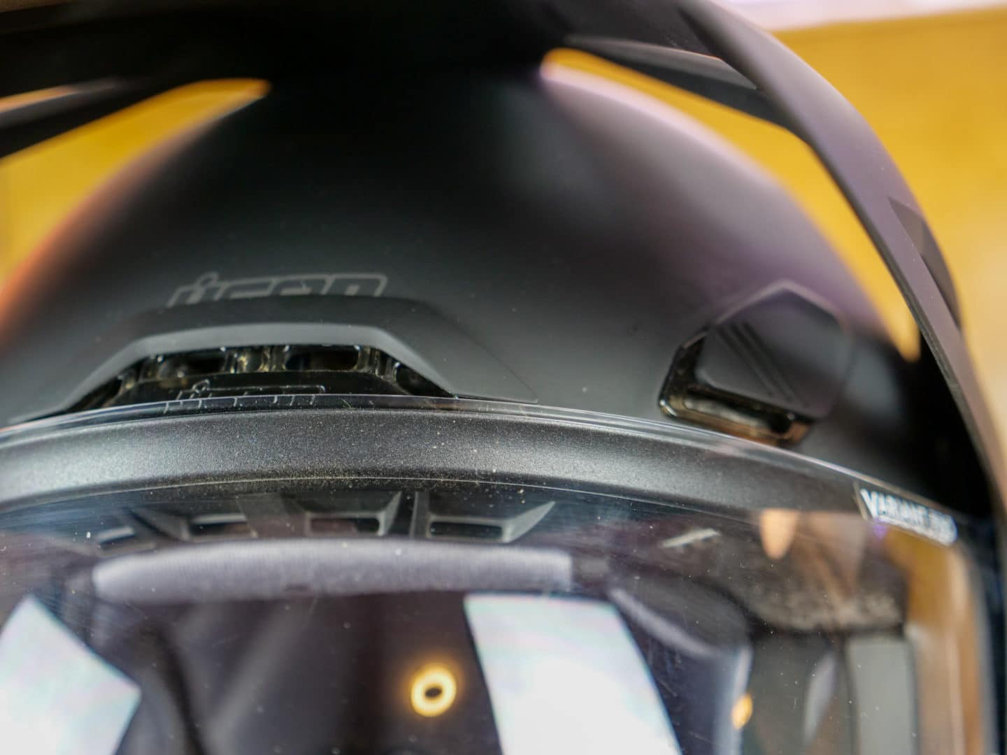 Test du casque Icon Variant Pro : le style pour les aventures estivales ...