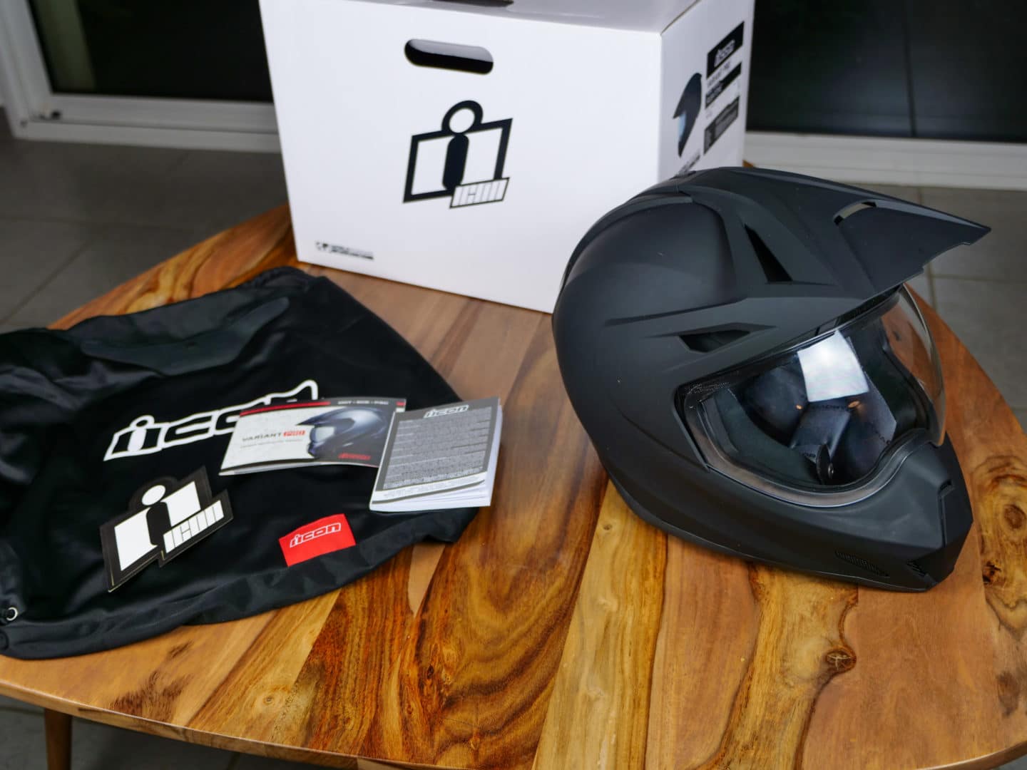Test du casque Icon Variant Pro : le style pour les aventures estivales ...