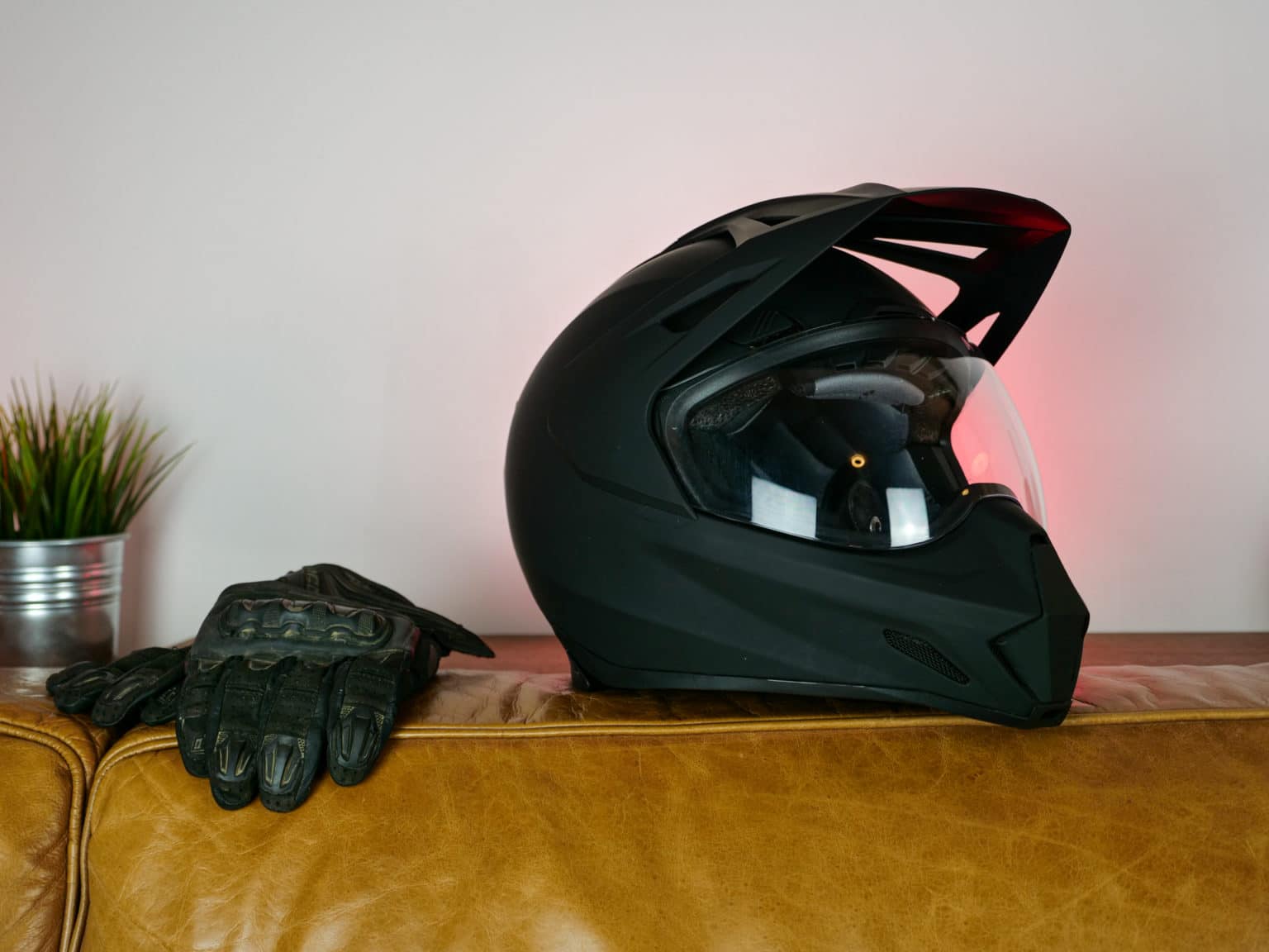 Test du casque Icon Variant Pro : le style pour les aventures estivales ...