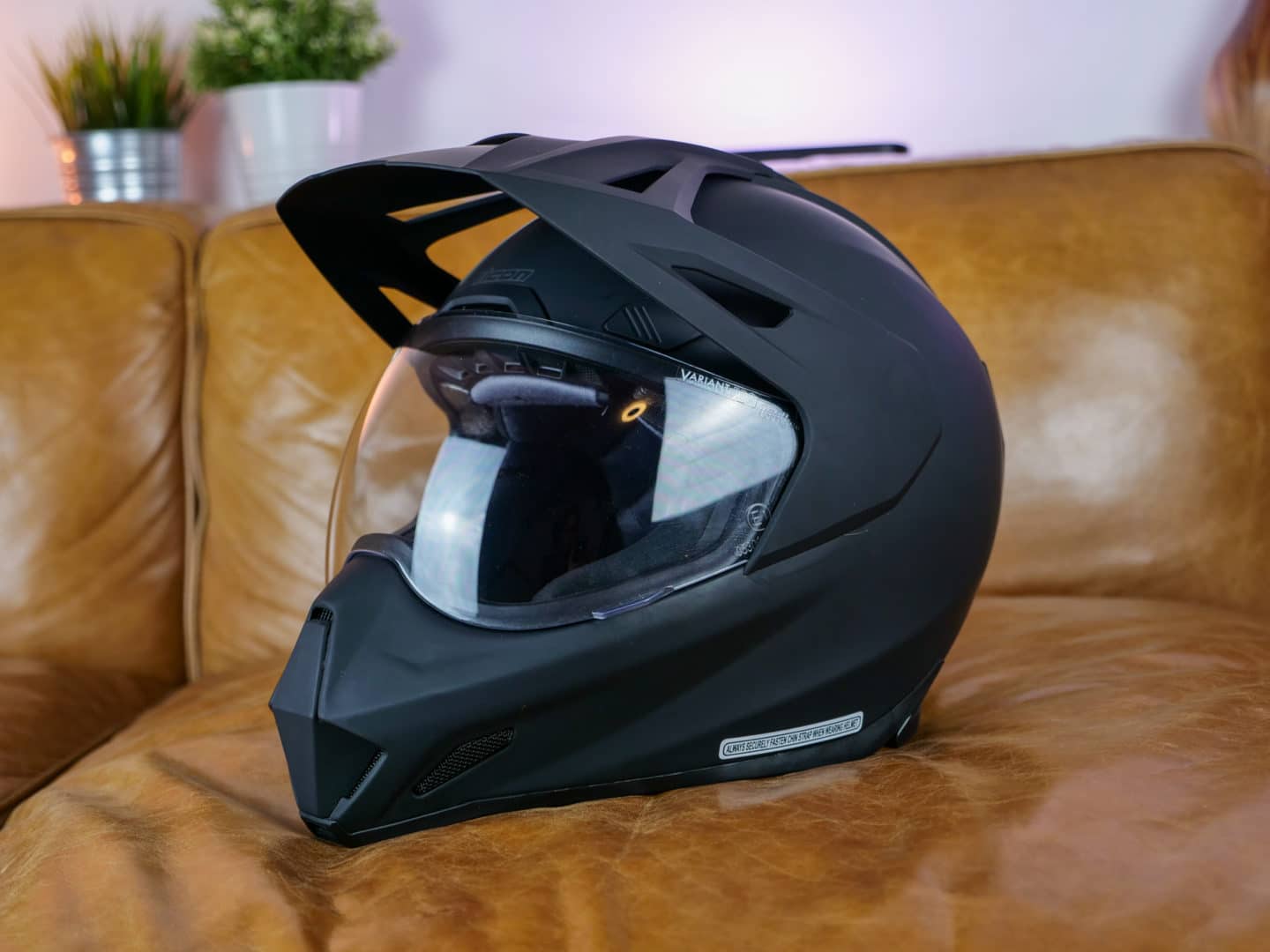 Test du casque Icon Variant Pro : le style pour les aventures estivales ...