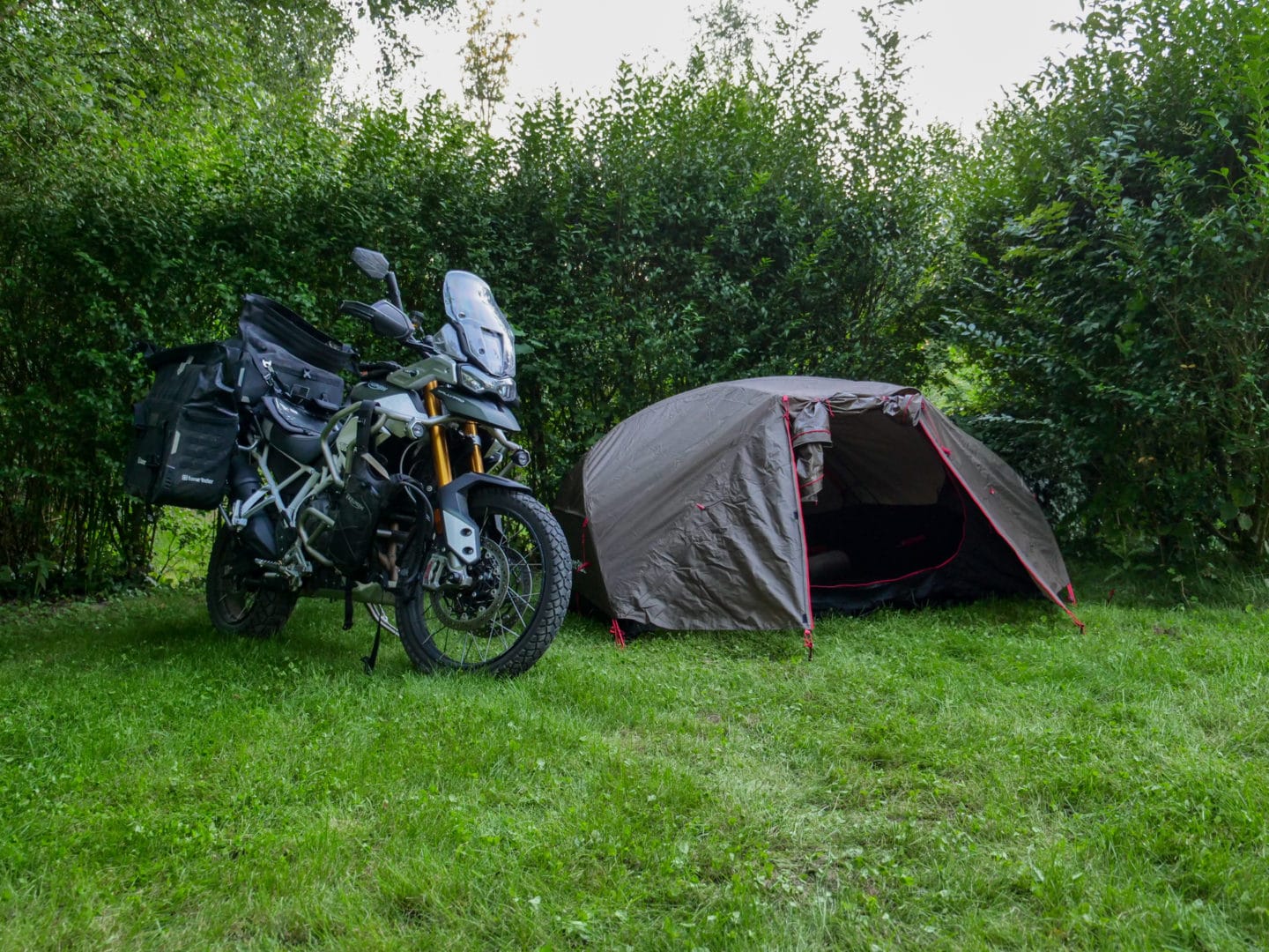 Test de la tente Lone Rider ADV Tent : pensée pour ceux qui voyagent ...